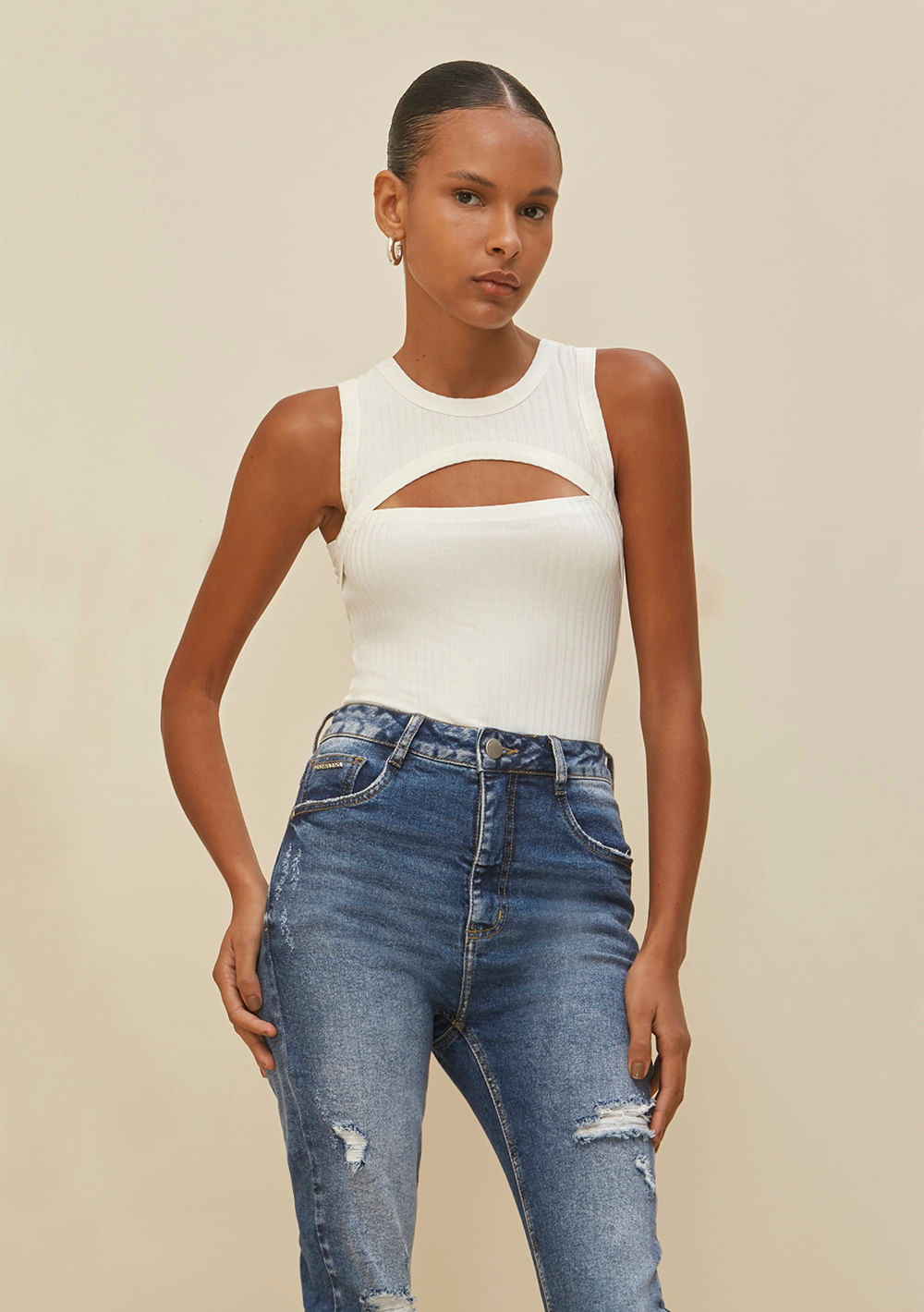 Body Morena Rosa Decote Redondo Cavado Com Abertura Off White