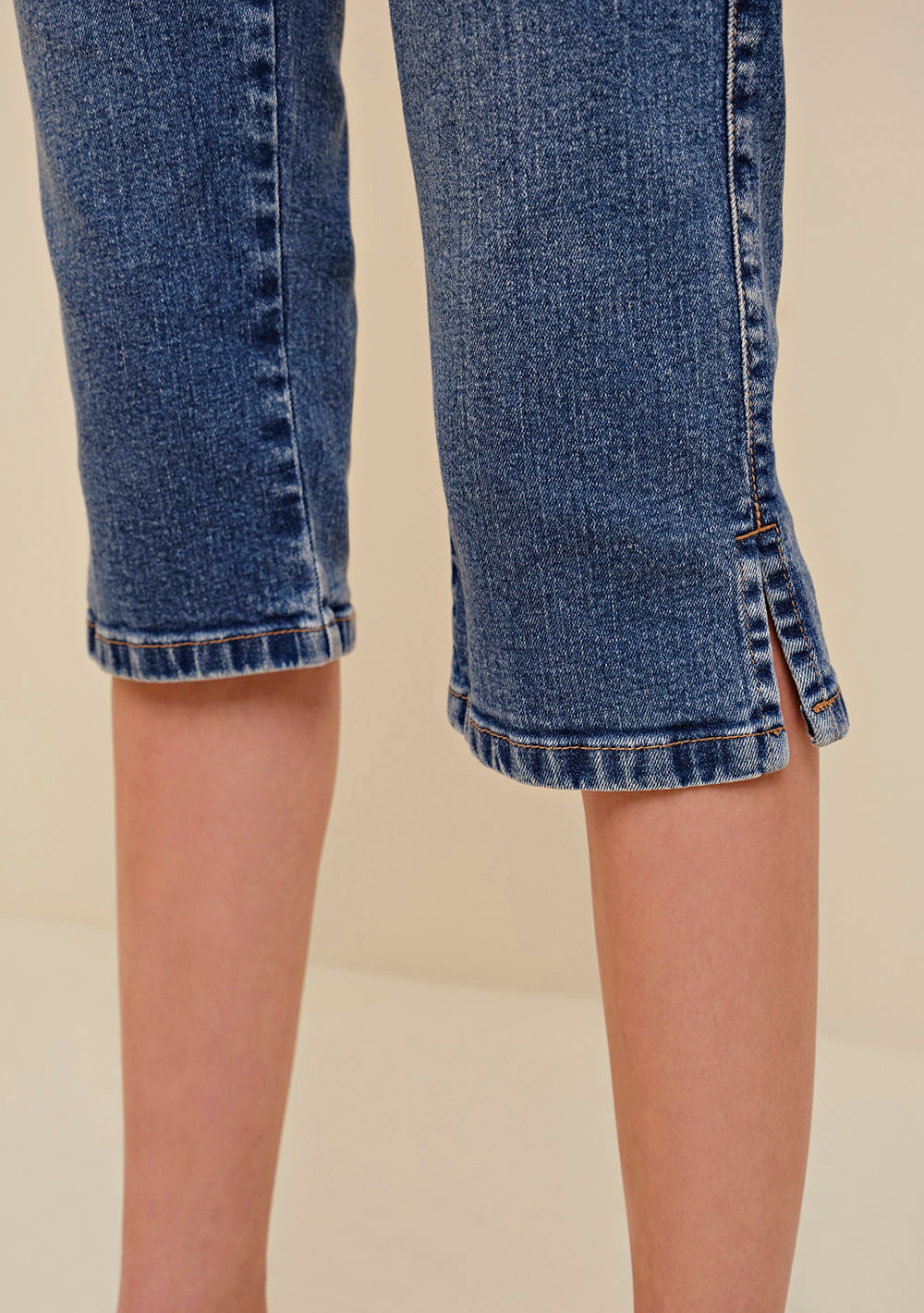 Calca Morena Rosa Capri Cós Alto Com Pence Jeans